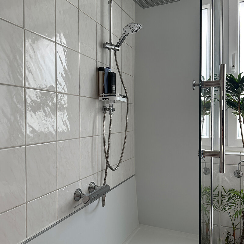 Badumbau Wanne zur Dusche. Für die Badewanne mit Fenster. In 1 Tag