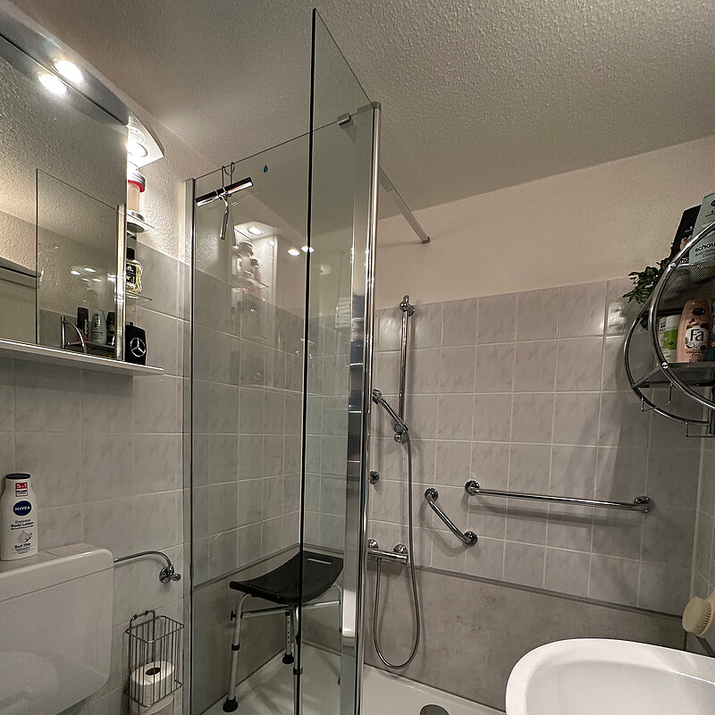 Badumbau Wanne zur Dusche. Barrierearme Dusche statt Wannenlift.